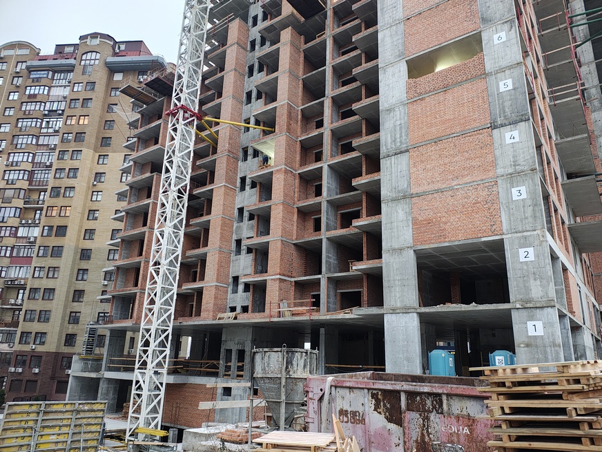 The progress of the construction of the Maxima Residence residential ...